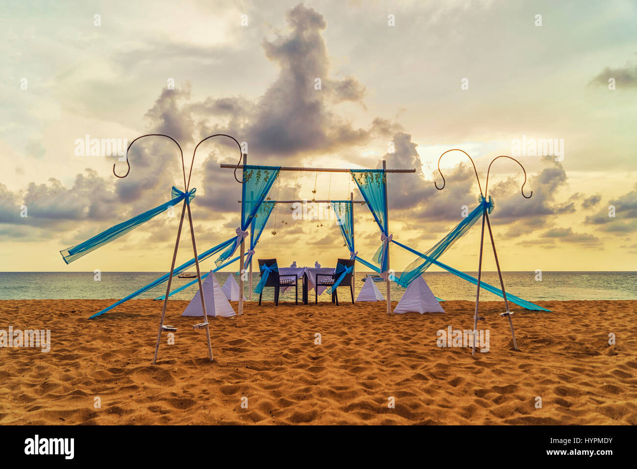 Romantic dinner table set on the beach Stock Photo - Alamy