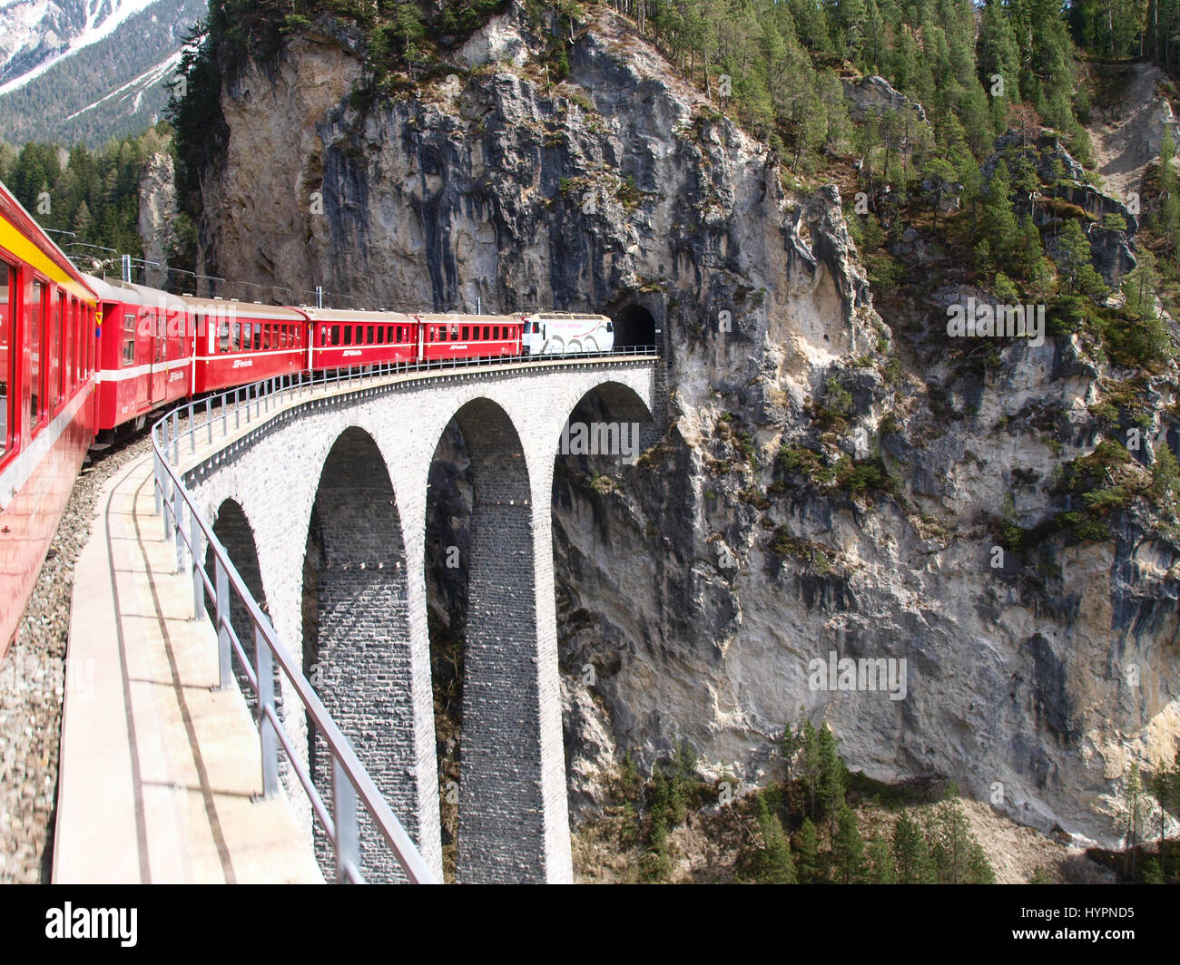 Glacier express on landwasser viaduct filisur hi-res stock photography ...