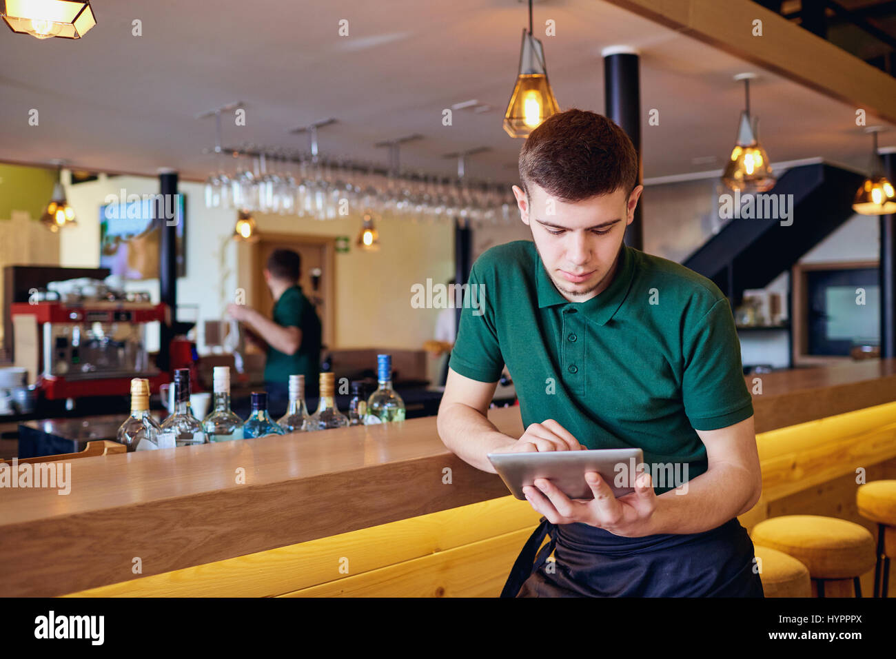 Bartenders hi-res stock photography and images - Alamy