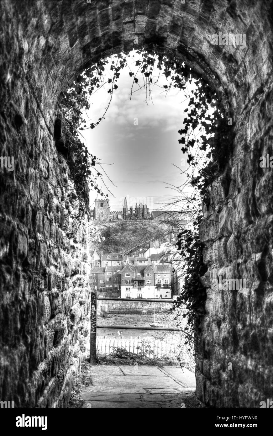 Whitby black and white hi-res stock photography and images - Alamy