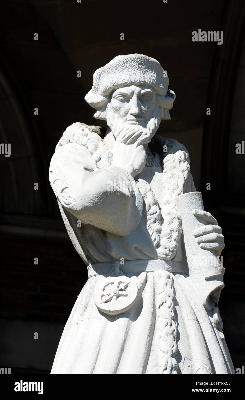 The Elizabethan Merchant Venturer statue outside the Council House ...