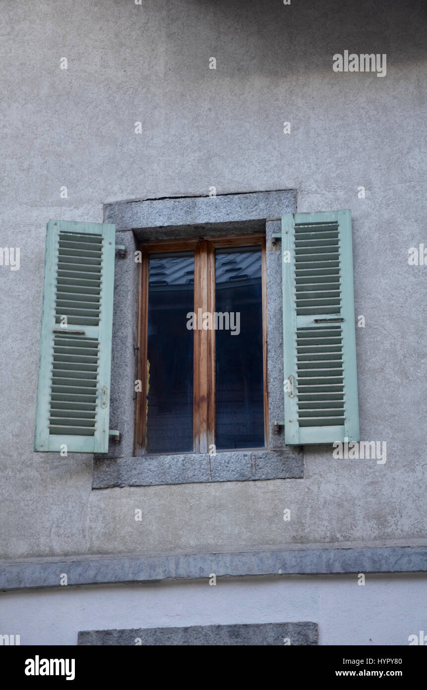 Window with green shutters in Old Town, Geneva, Switzerland Stock Photo ...