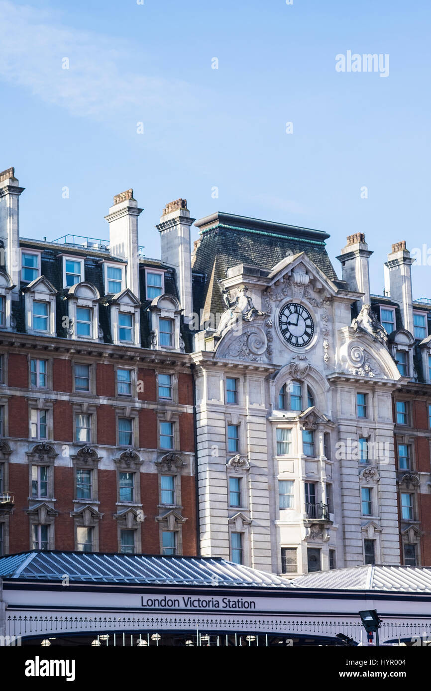 Victoria station architecture hi-res stock photography and images - Alamy
