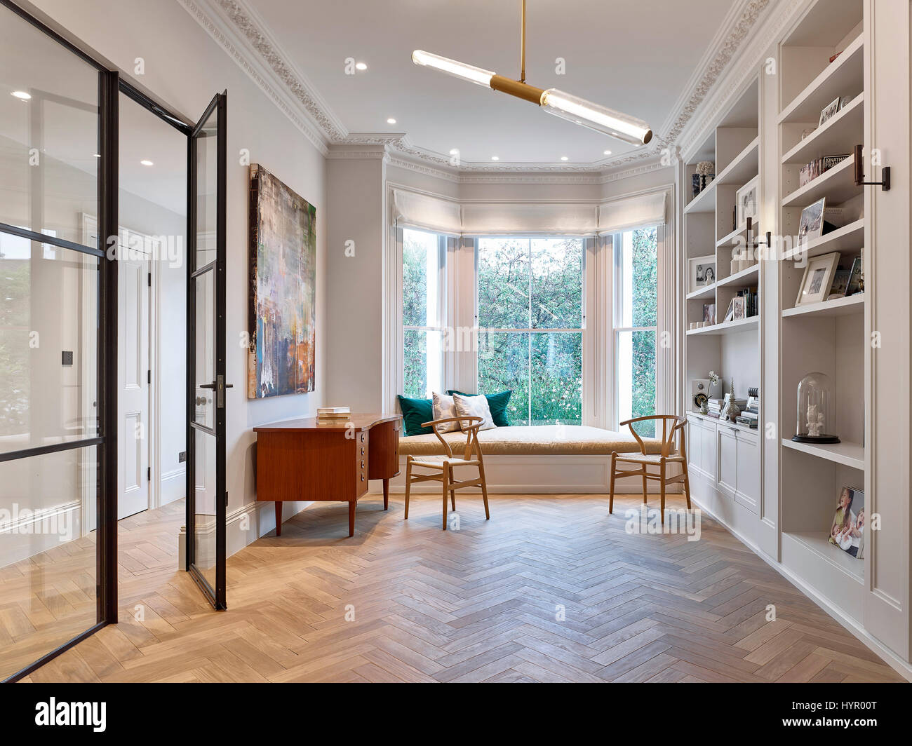 Bookshelf london open plan hi-res stock photography and images - Alamy