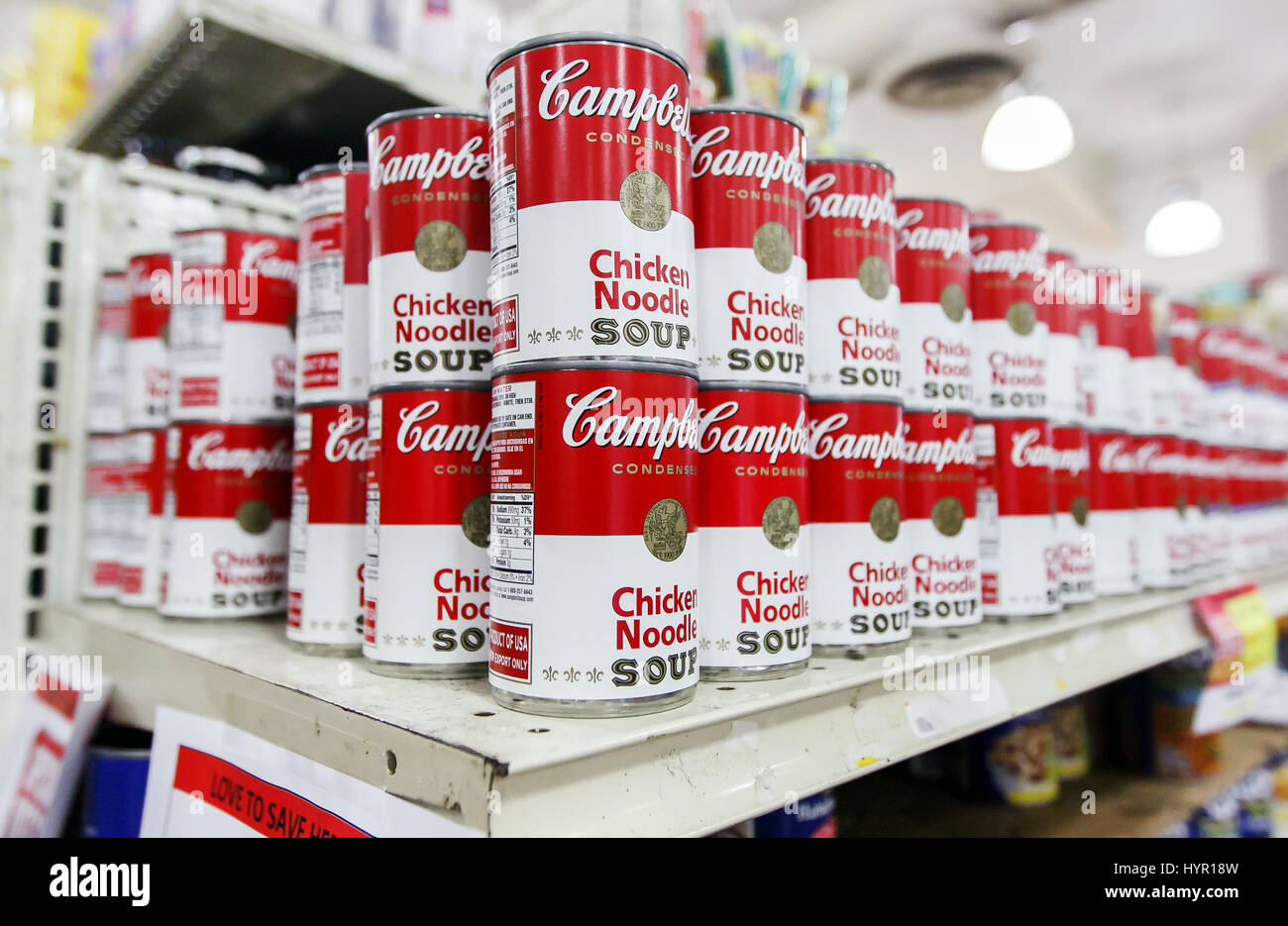 Campbells soup cans hi-res stock photography and images - Alamy