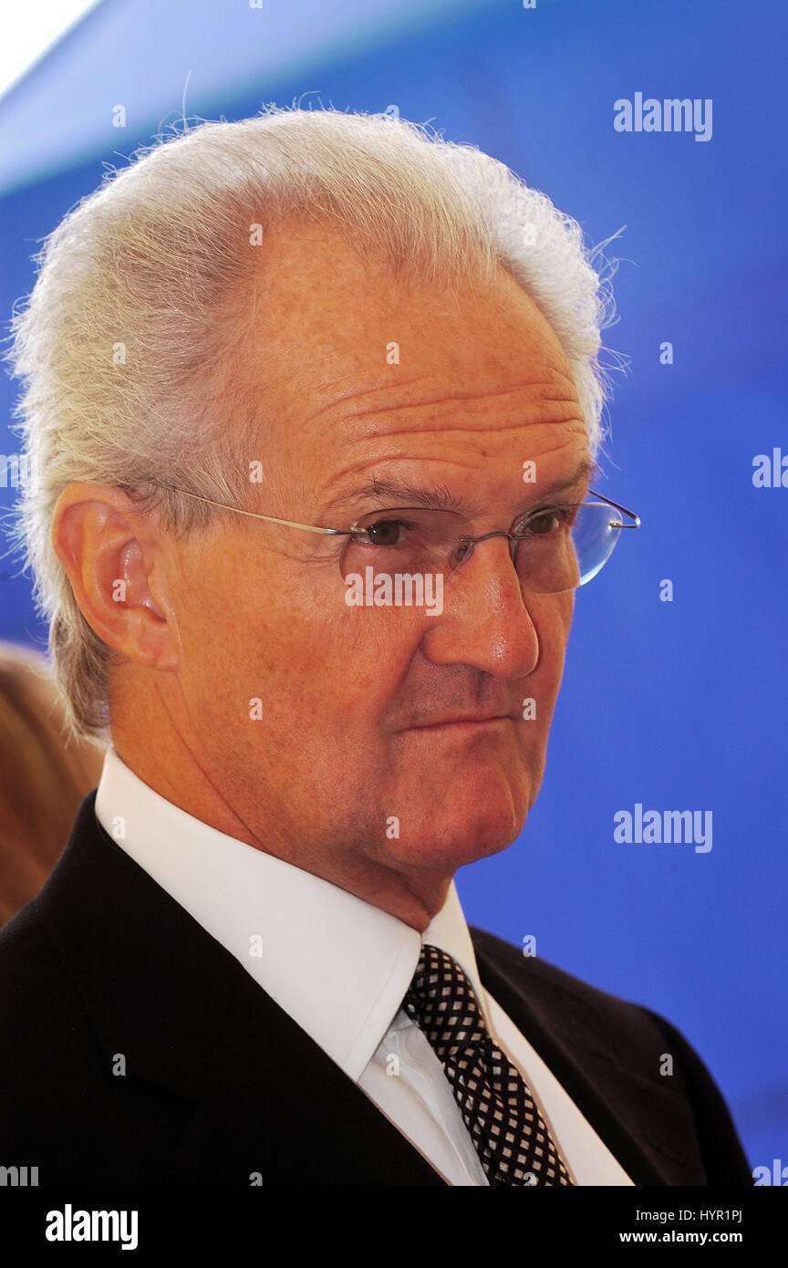 Sir John SunderlandSir John Michael Sunderland, CBE FRSA (born 24 ...