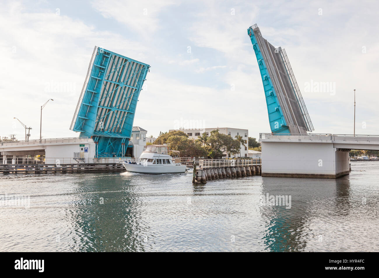 Boat coming through the open drawbridge in Pompano Beach. Florida ...