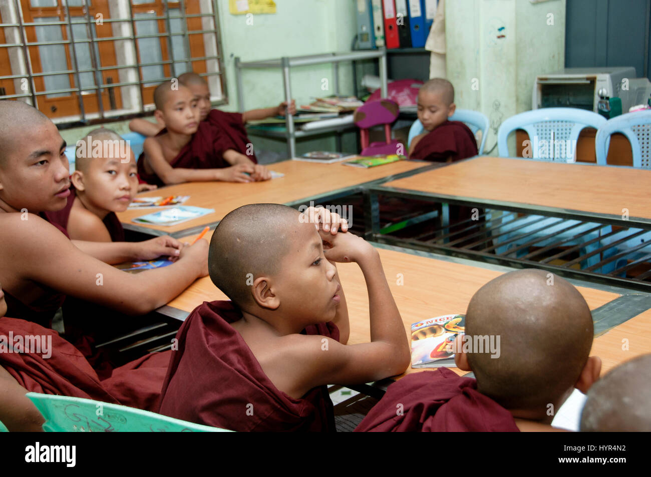 Myanmar school hi-res stock photography and images - Alamy