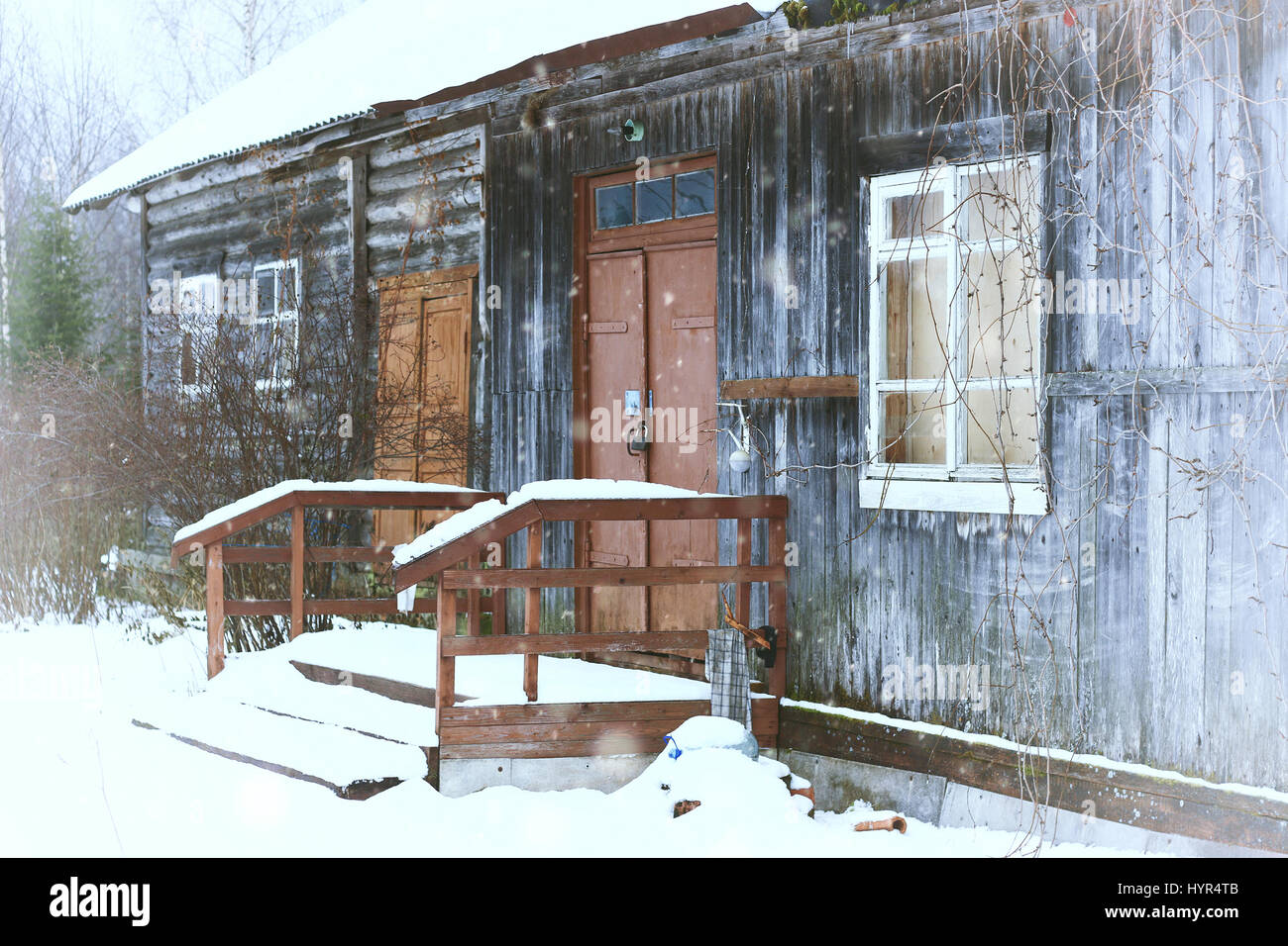house in country rural Winter Stock Photo - Alamy