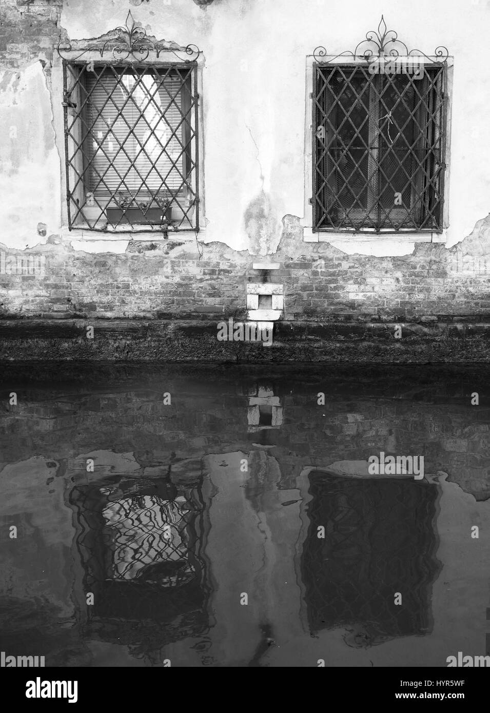 Windows old palace in Black and White Stock Photos & Images - Alamy