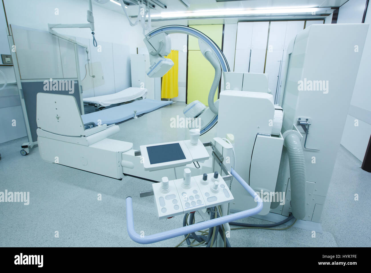 Hospital room with floor-mounted, modern x-ray machine for ...