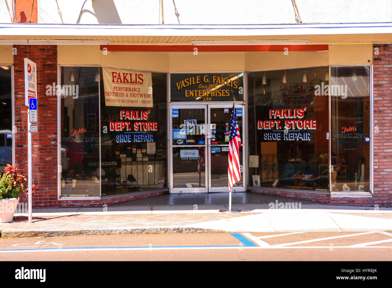 1950s department store hi-res stock photography and images - Alamy