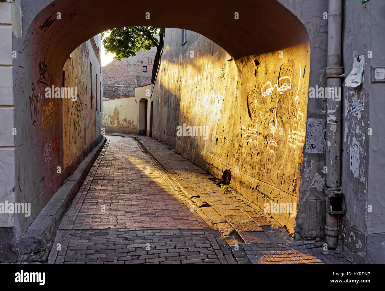 Arch and romantic sunset of the old town of Vilnius, Lithuania Stock ...