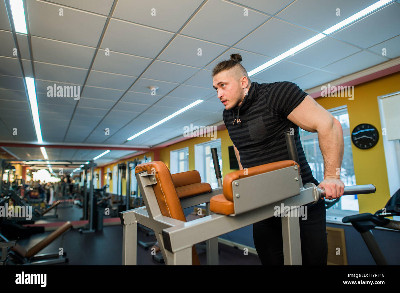 Focused man doing dips in the gym Stock Photo - Alamy