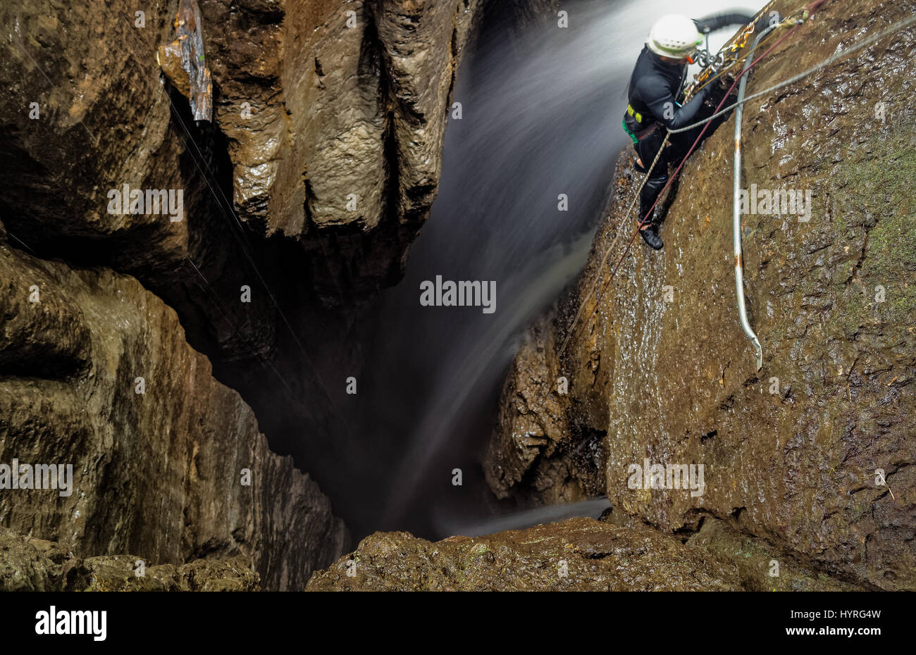 Deep cave entrance hi-res stock photography and images - Alamy