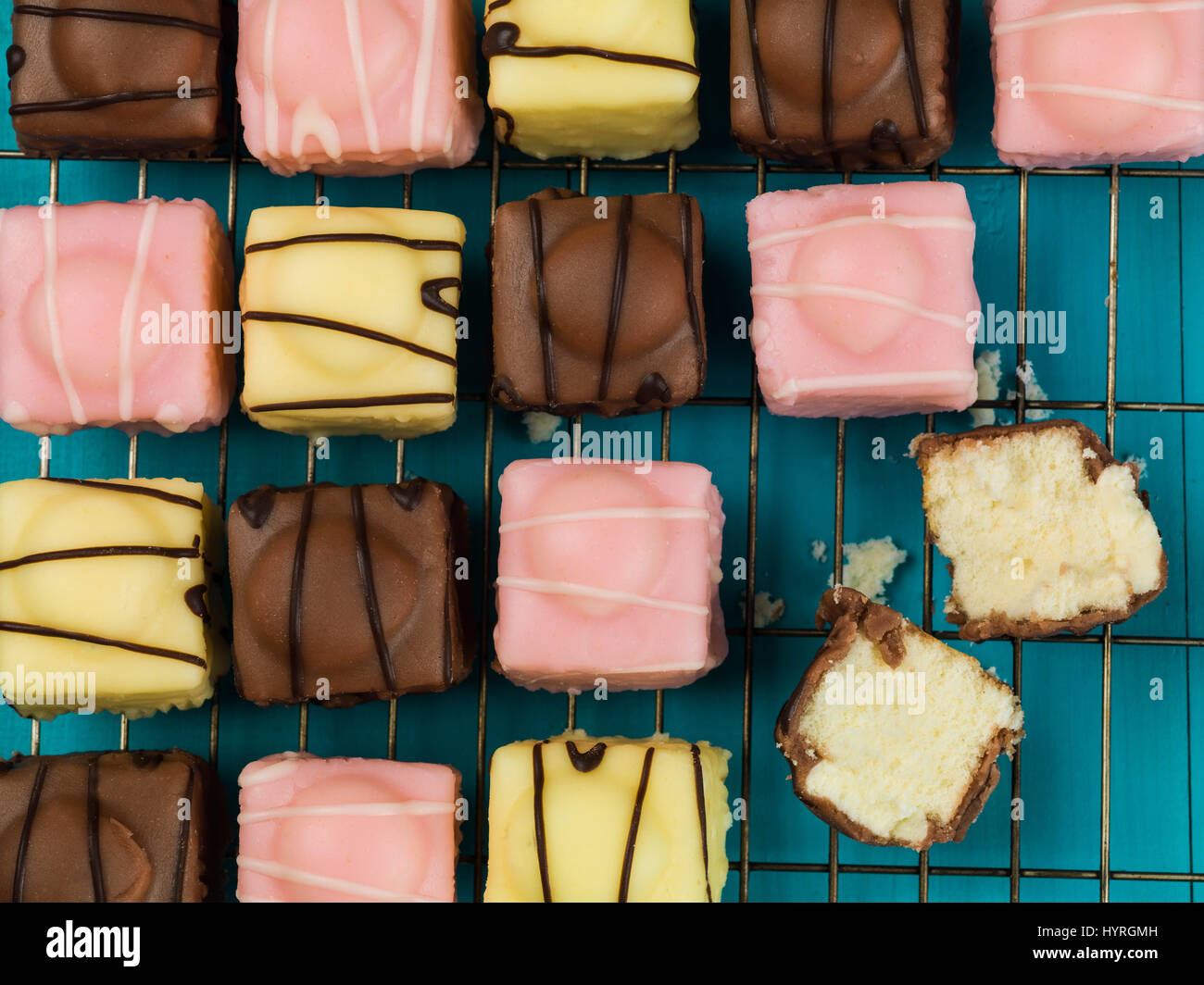 Icing fondant hi-res stock photography and images - Alamy