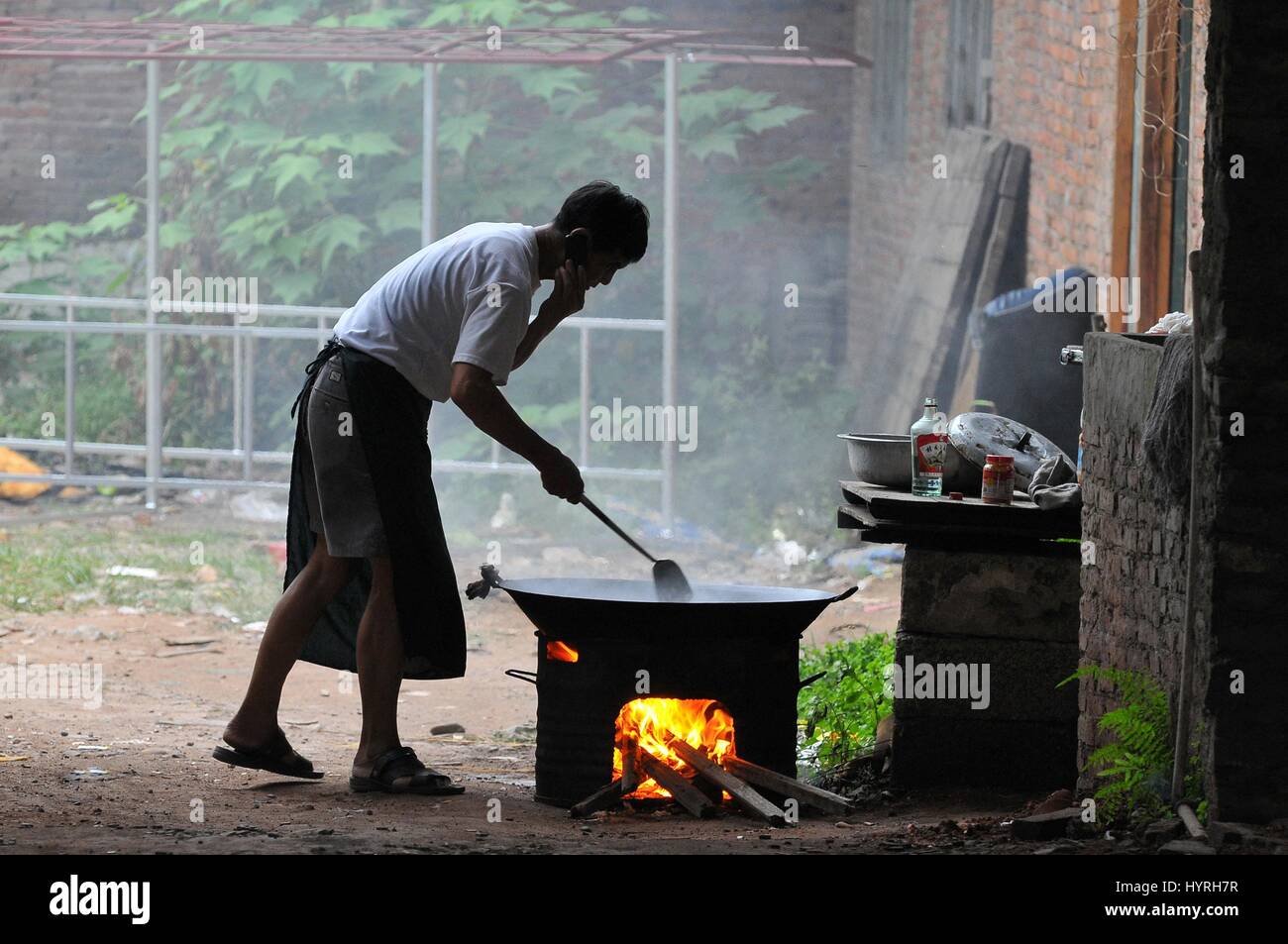 Yangshou cooking hi-res stock photography and images - Alamy
