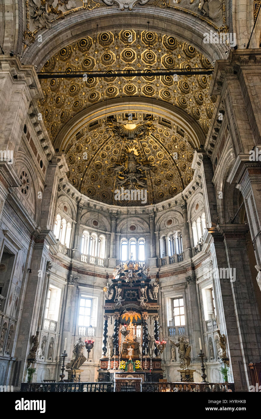 Como cathedral altar hi-res stock photography and images - Alamy