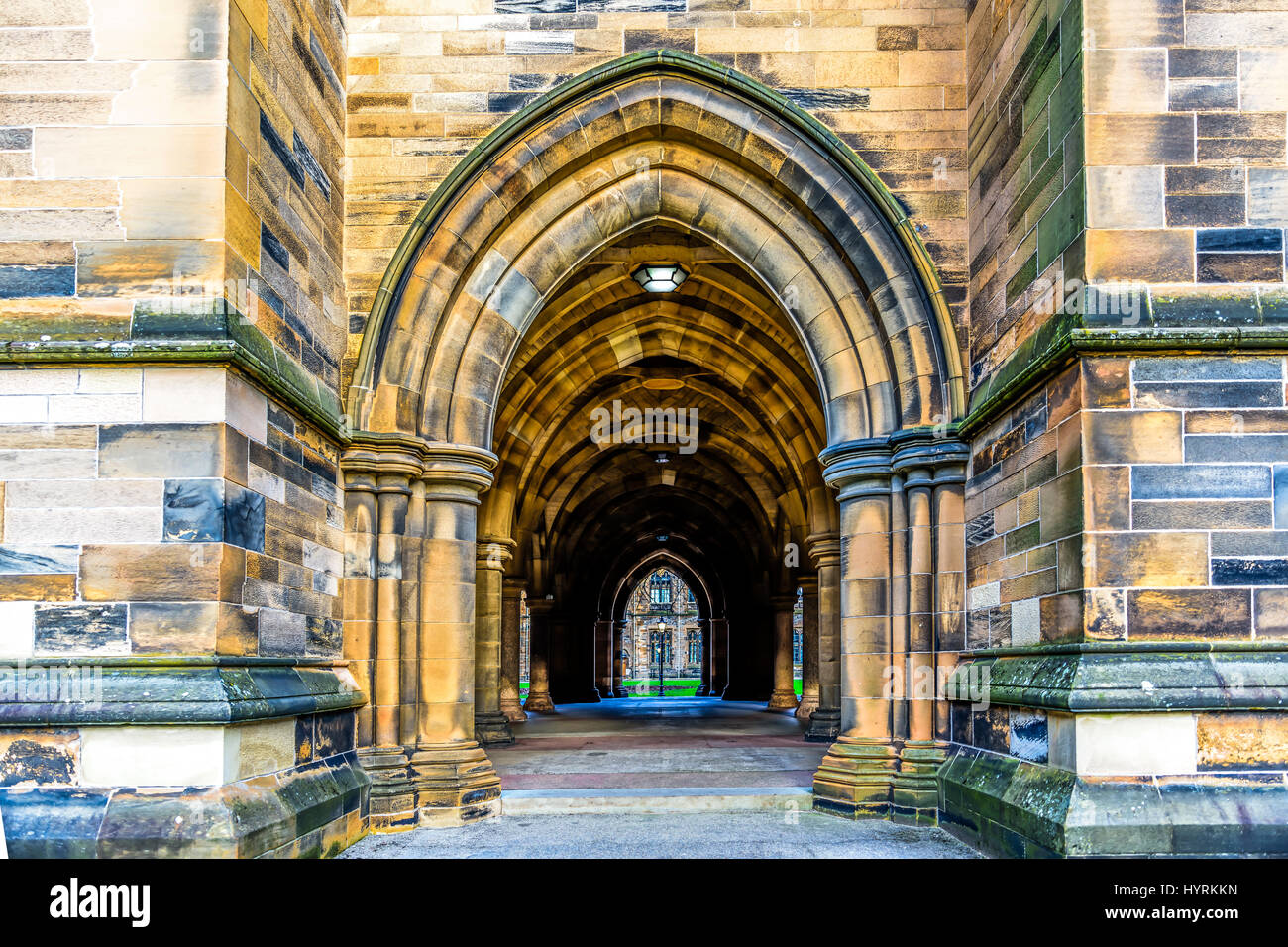University cloisters hi-res stock photography and images - Alamy