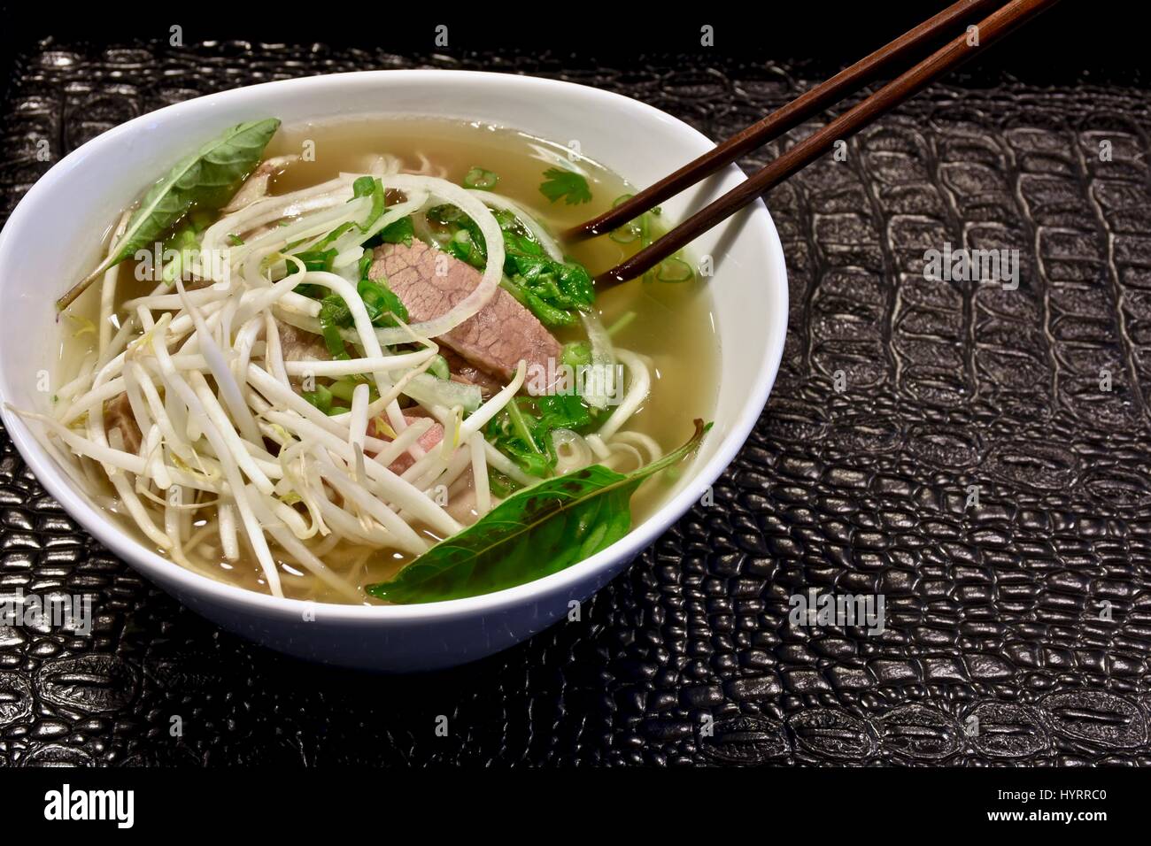 Bowl of Vietnamese pho noodle soup Stock Photo - Alamy