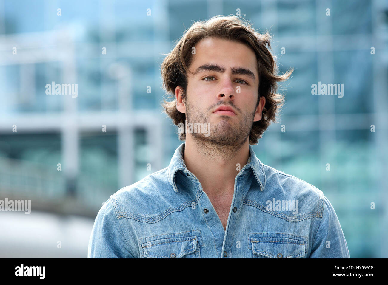 Portrait fashion man posing hi-res stock photography and images - Alamy