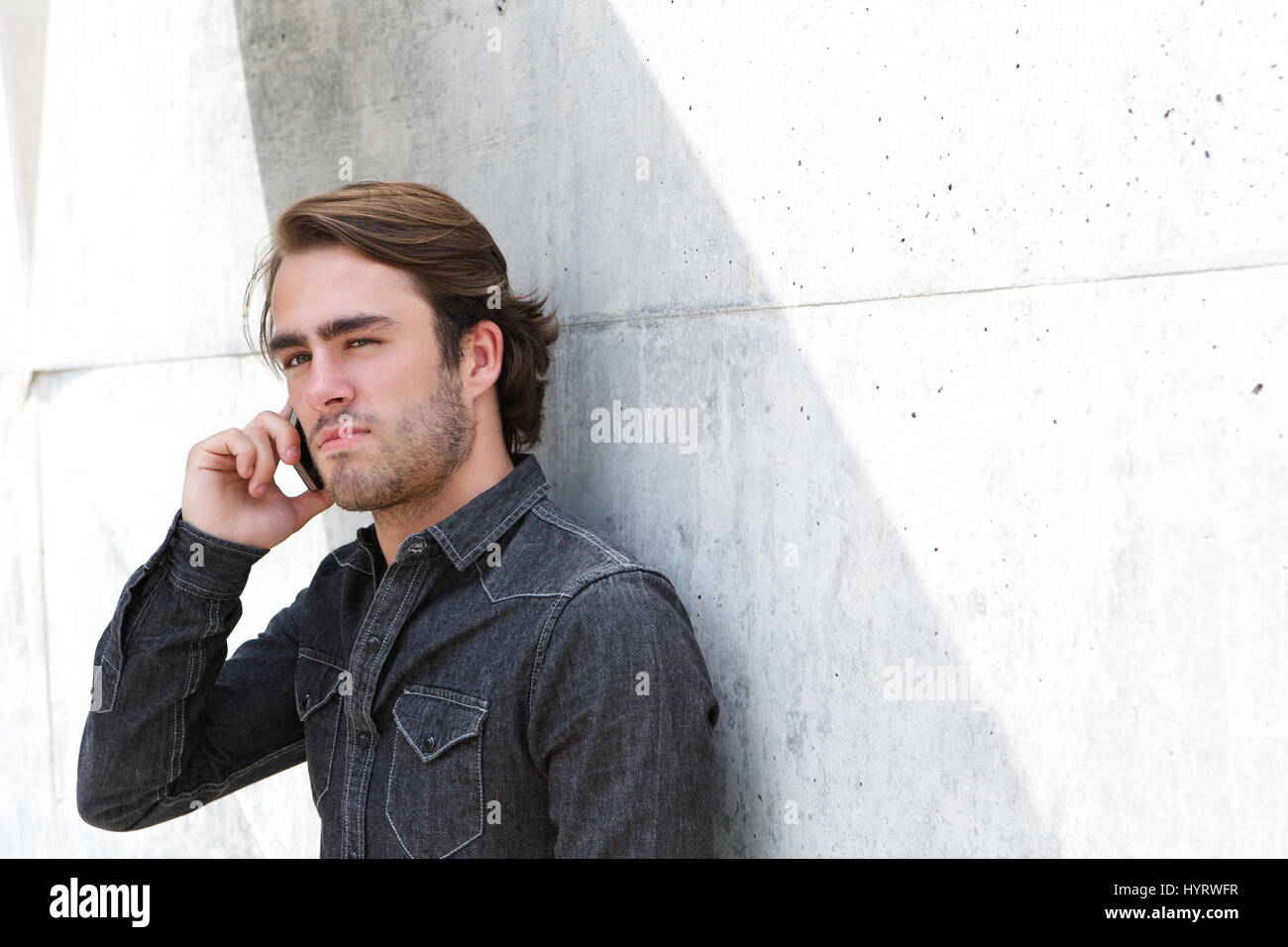 Guy talking hi-res stock photography and images - Alamy