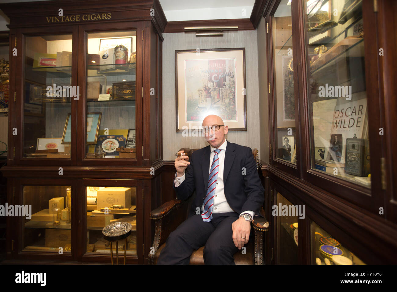 James fox cigars hi-res stock photography and images - Alamy