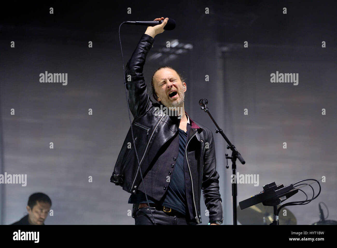 Radiohead live hi-res stock photography and images - Alamy