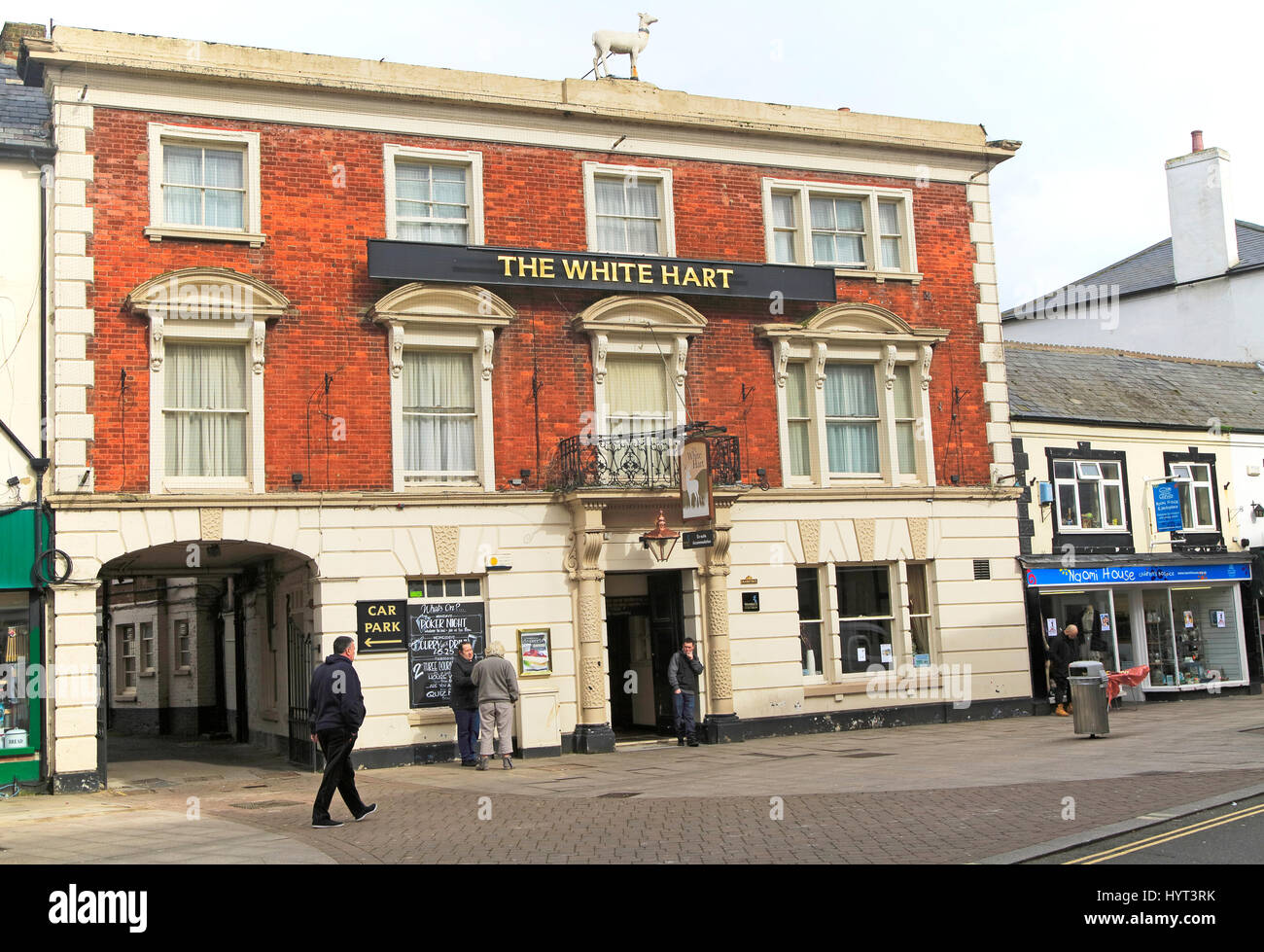 White hart historic pub hi-res stock photography and images - Alamy