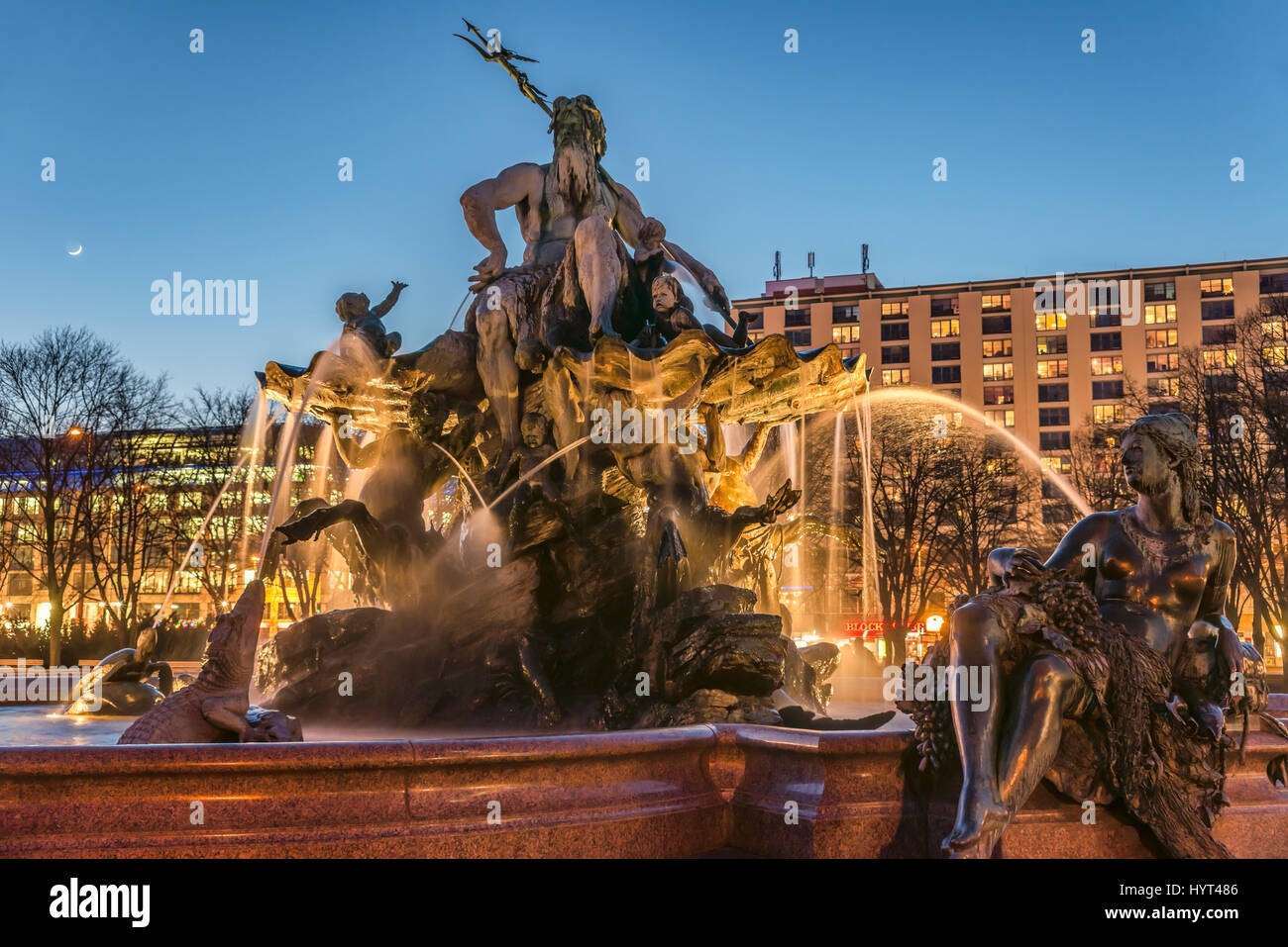 Neptunbrunnen in berlin bei nacht hi-res stock photography and images - Alamy