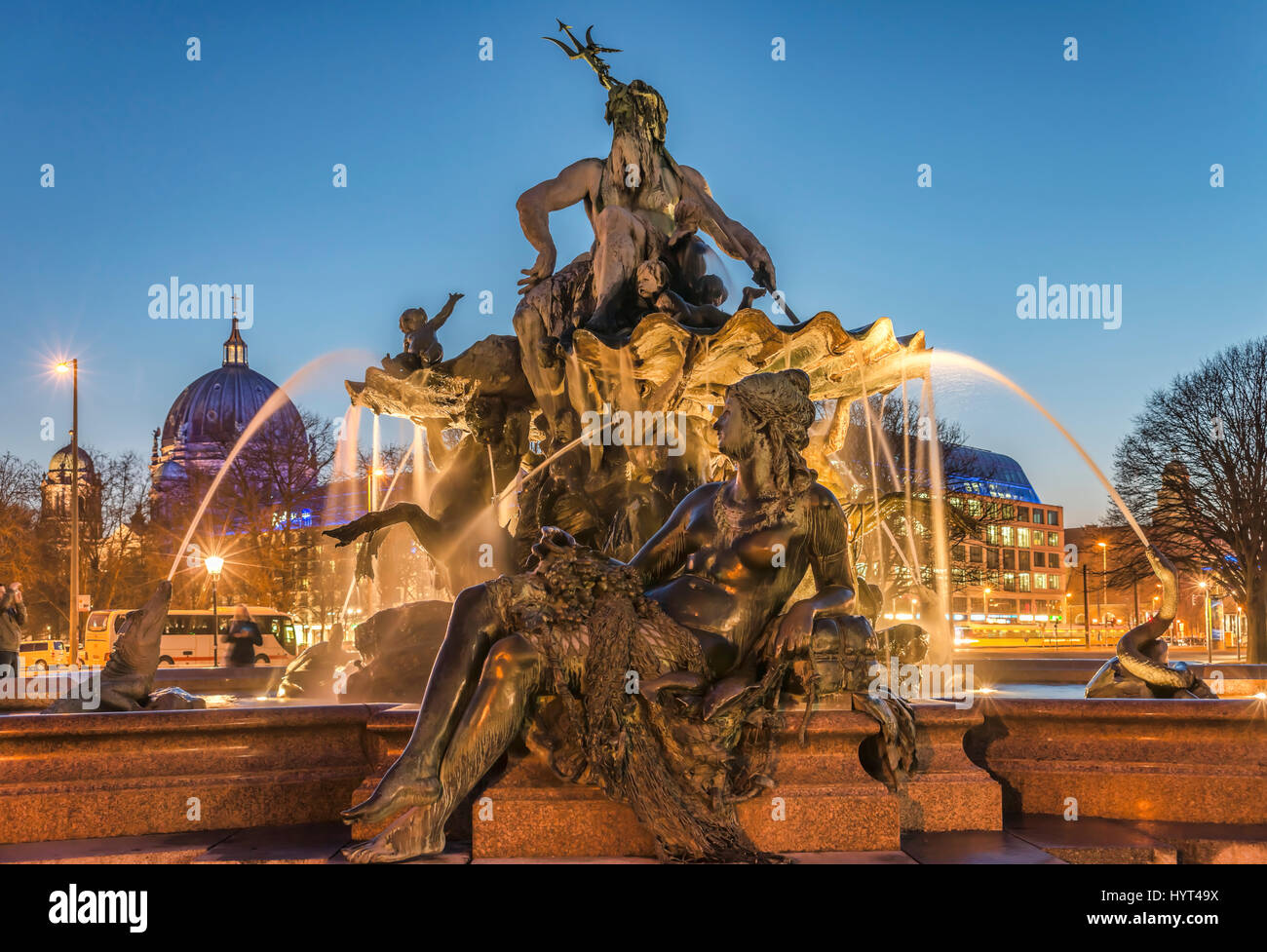 Neptunbrunnen in berlin bei nacht hi-res stock photography and images - Alamy