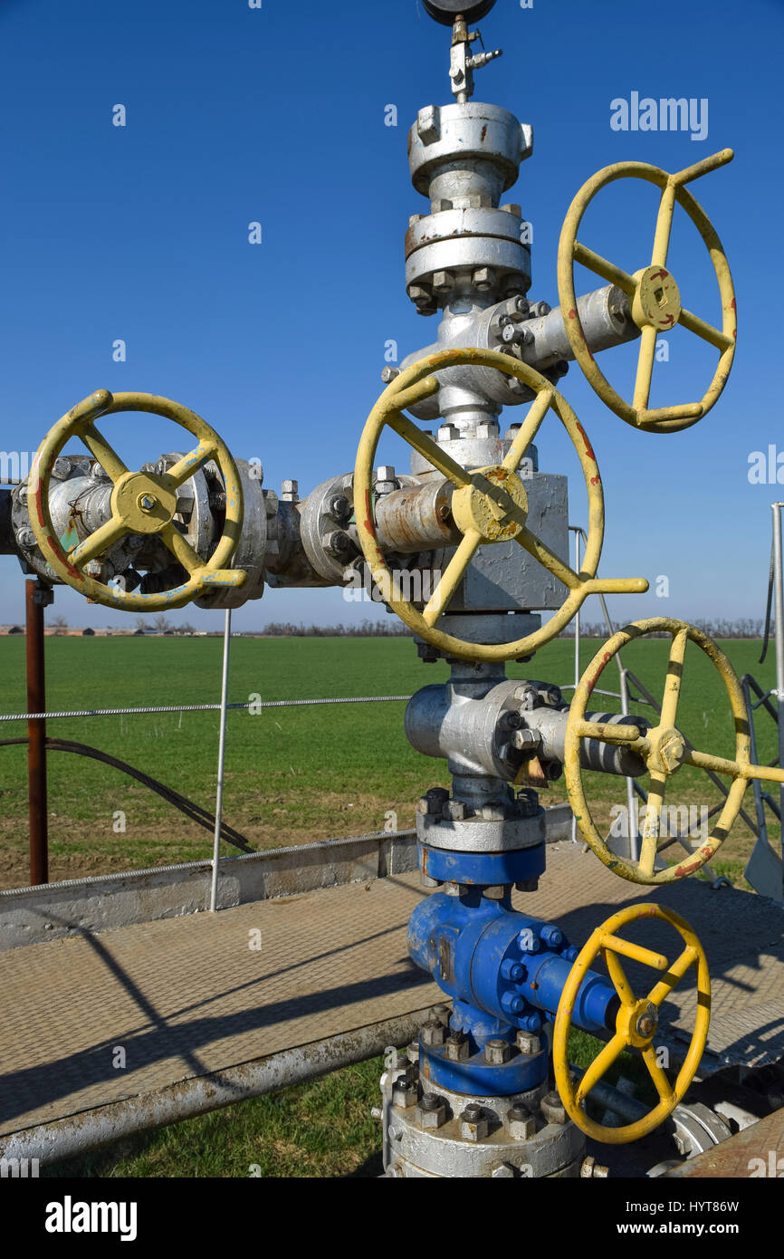 Oil well. The equipment and technologies on oil fields Stock Photo - Alamy