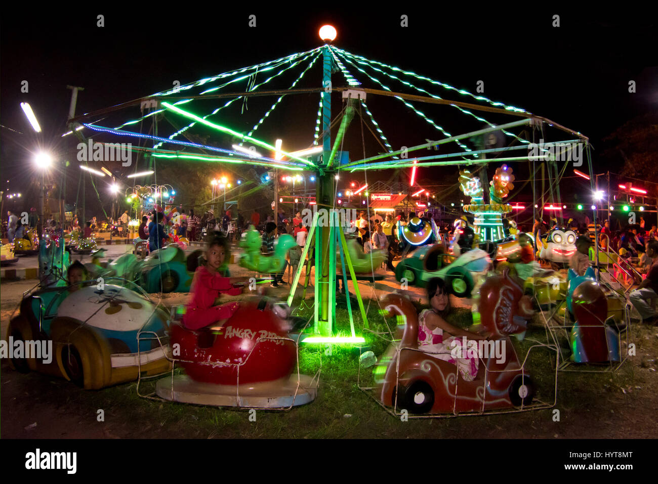 Children sitting in round hi-res stock photography and images - Alamy