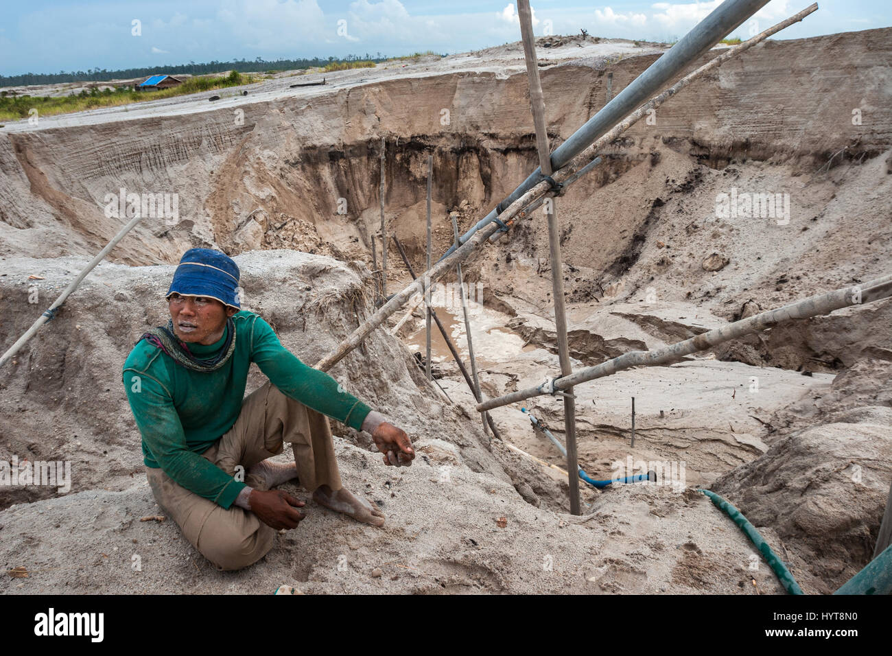 Gold Miner Traditional Gold Mine High Resolution Stock Photography and ...
