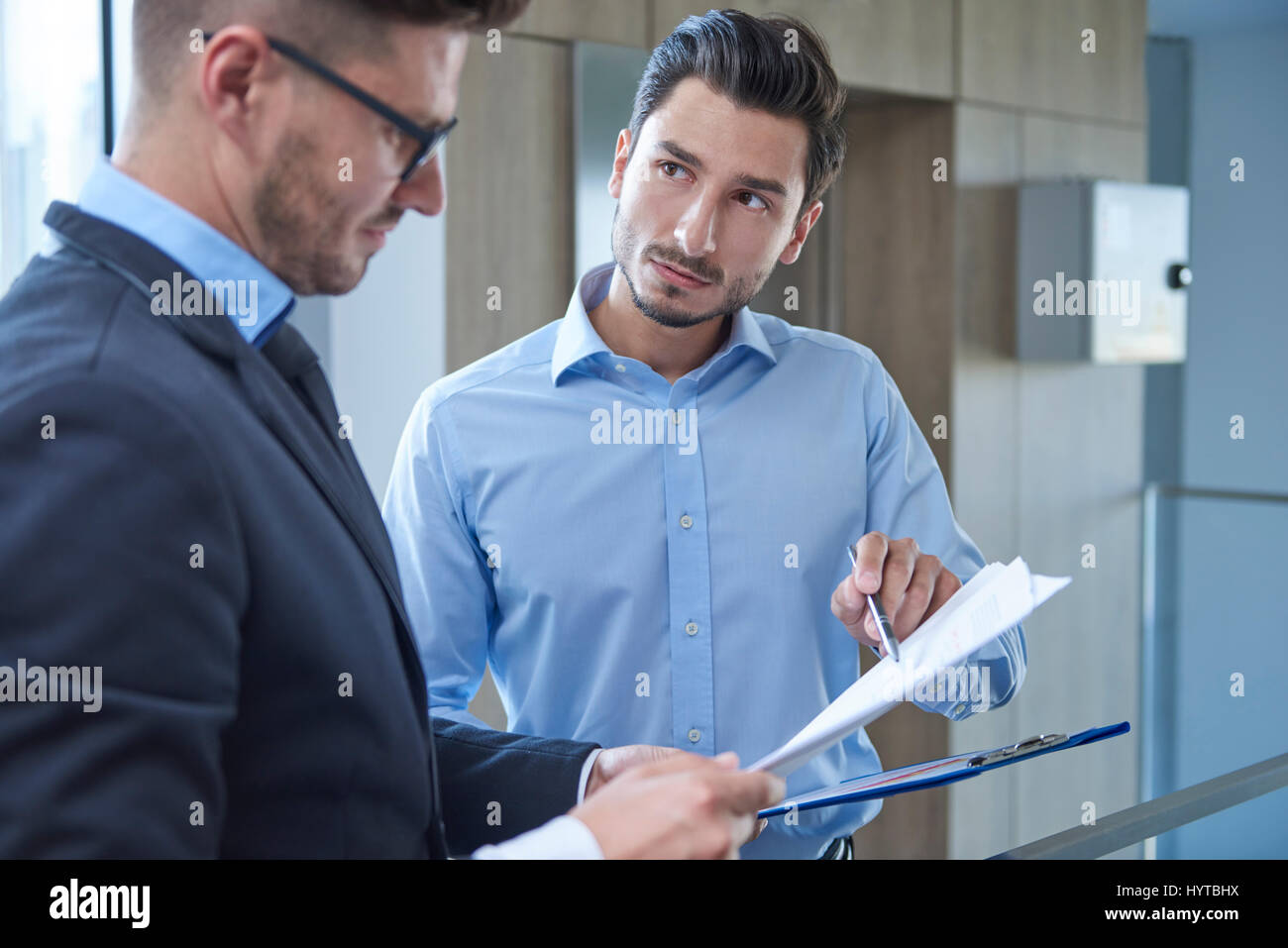 Manager agreement men hi-res stock photography and images - Alamy