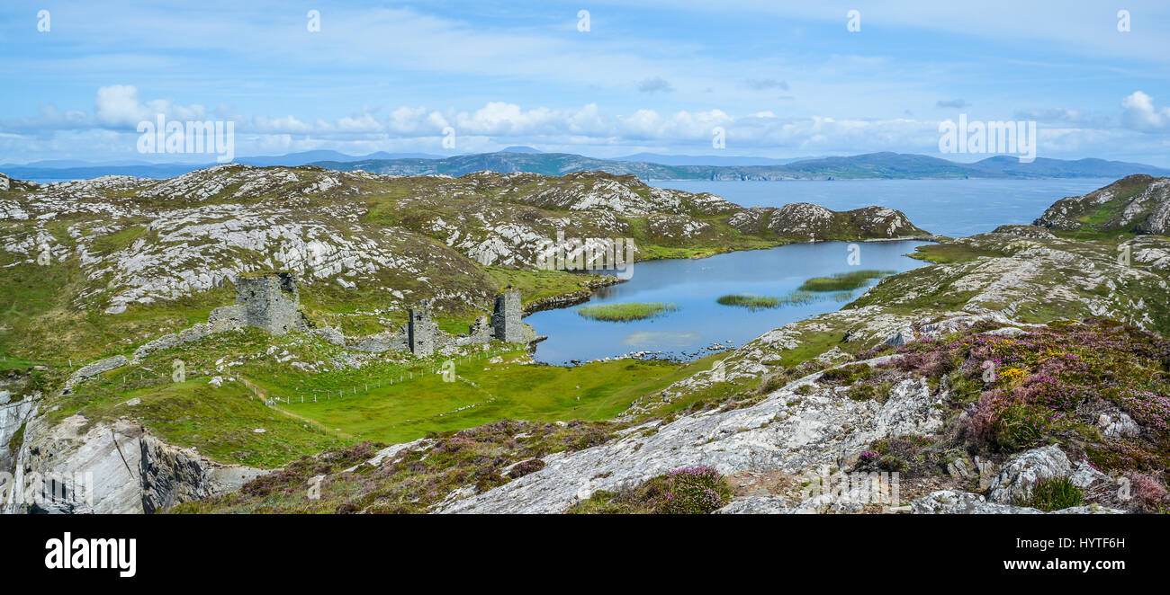 Dunlough Castle, at Three Castles Head, in the Mizen Peninsula Stock ...