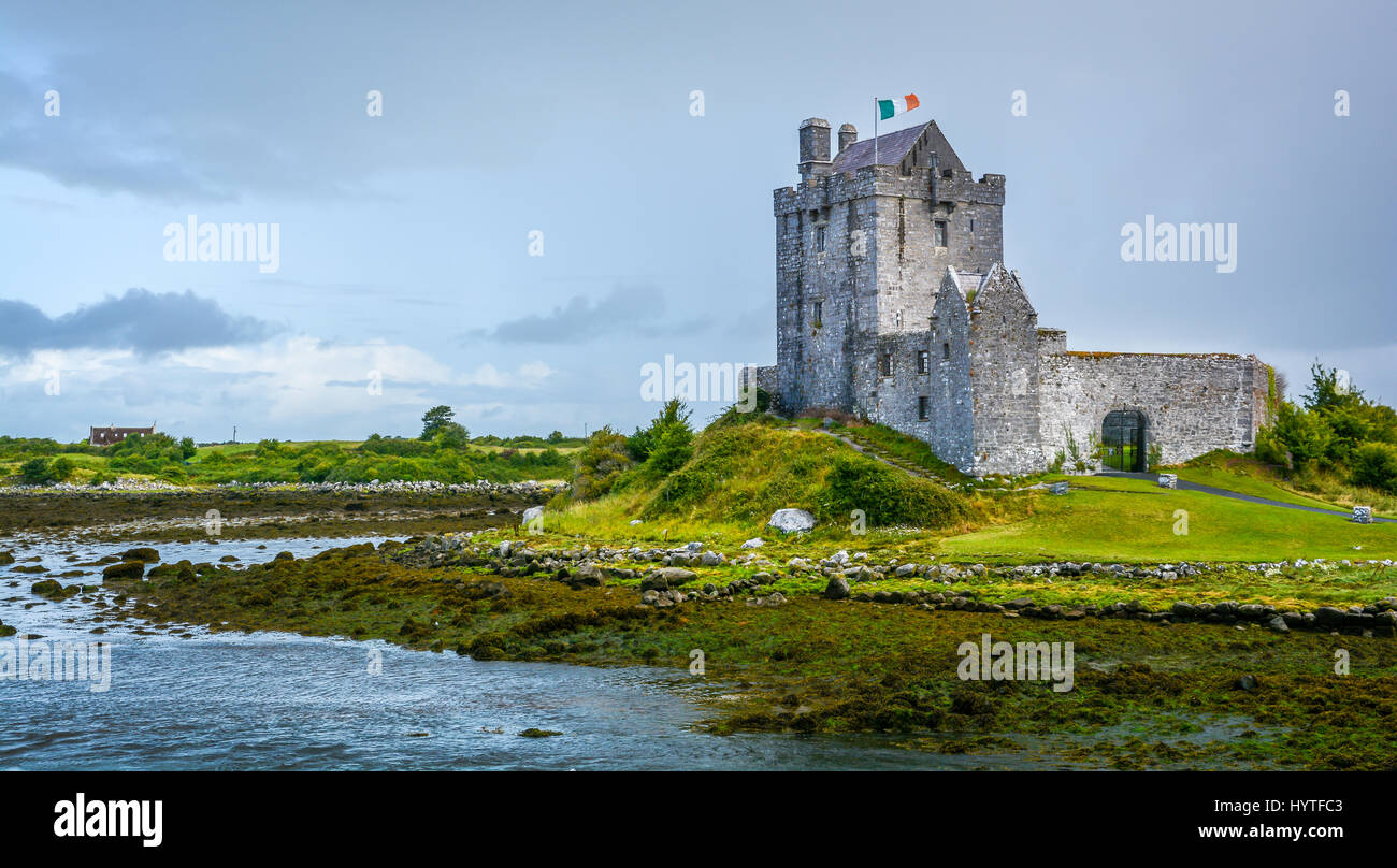 Irish tower house hi-res stock photography and images - Alamy