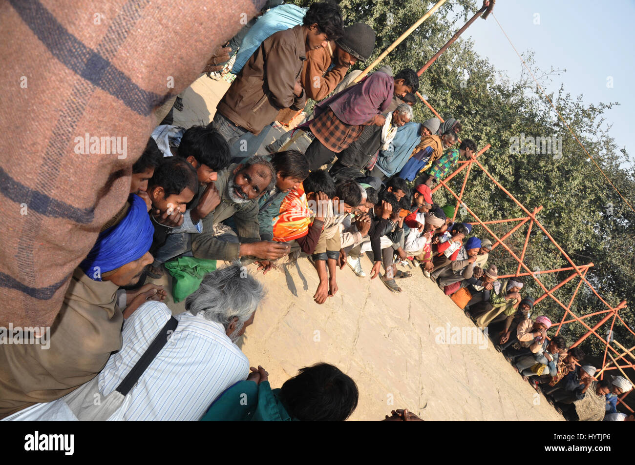 Migrant Workers Delhi Noida, Waiting for Food, Food Distribution Camp ...