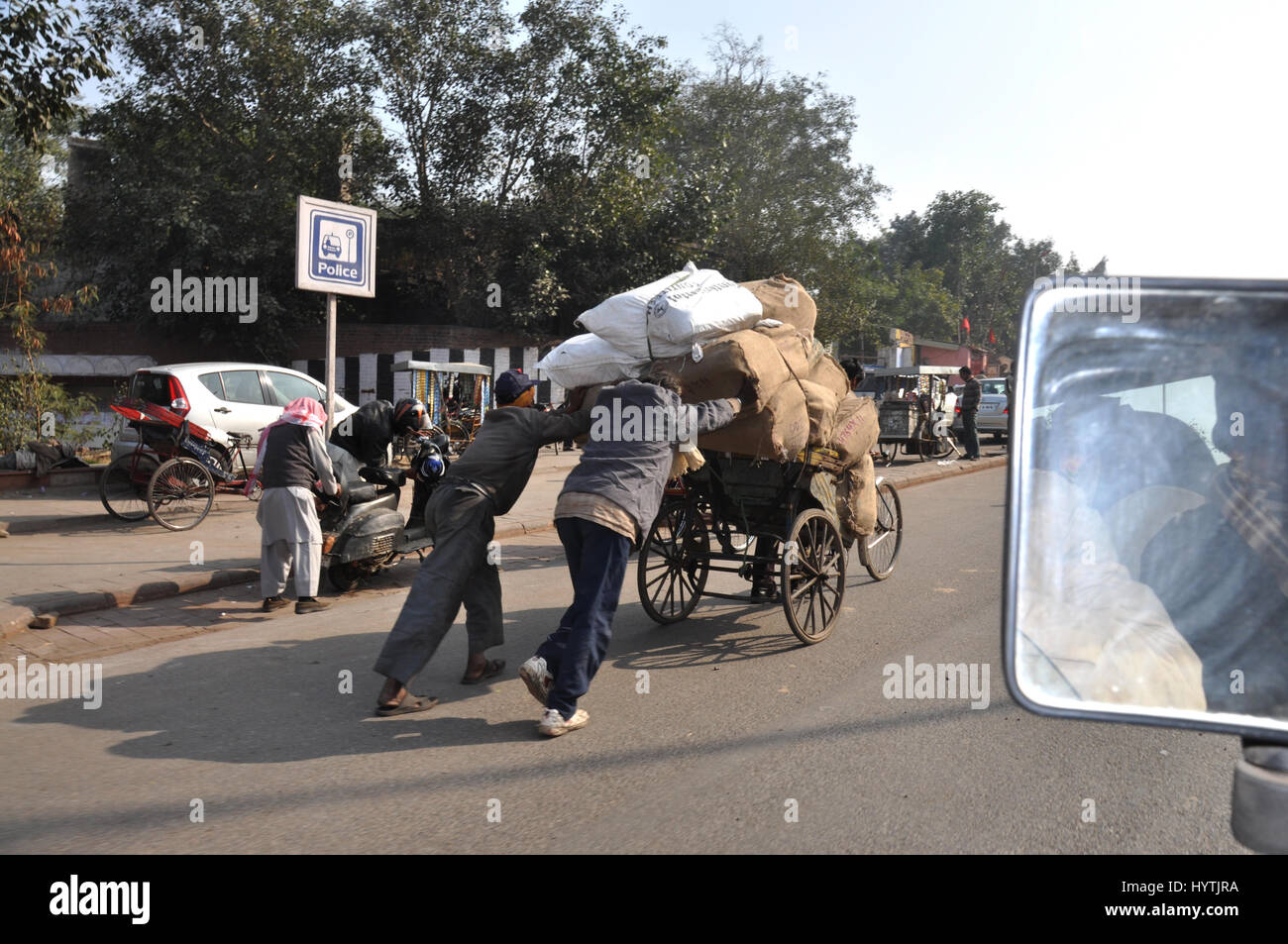 Street Worker Labour| Delhi, India (Photo Copyright © by Saji Maramon ...