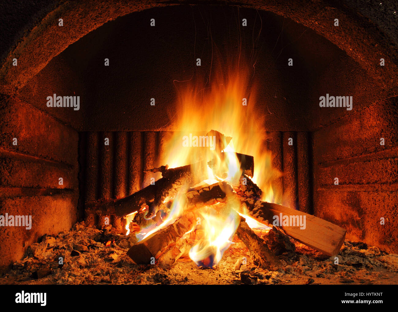 Outdoor stone fireplace hi-res stock photography and images - Alamy