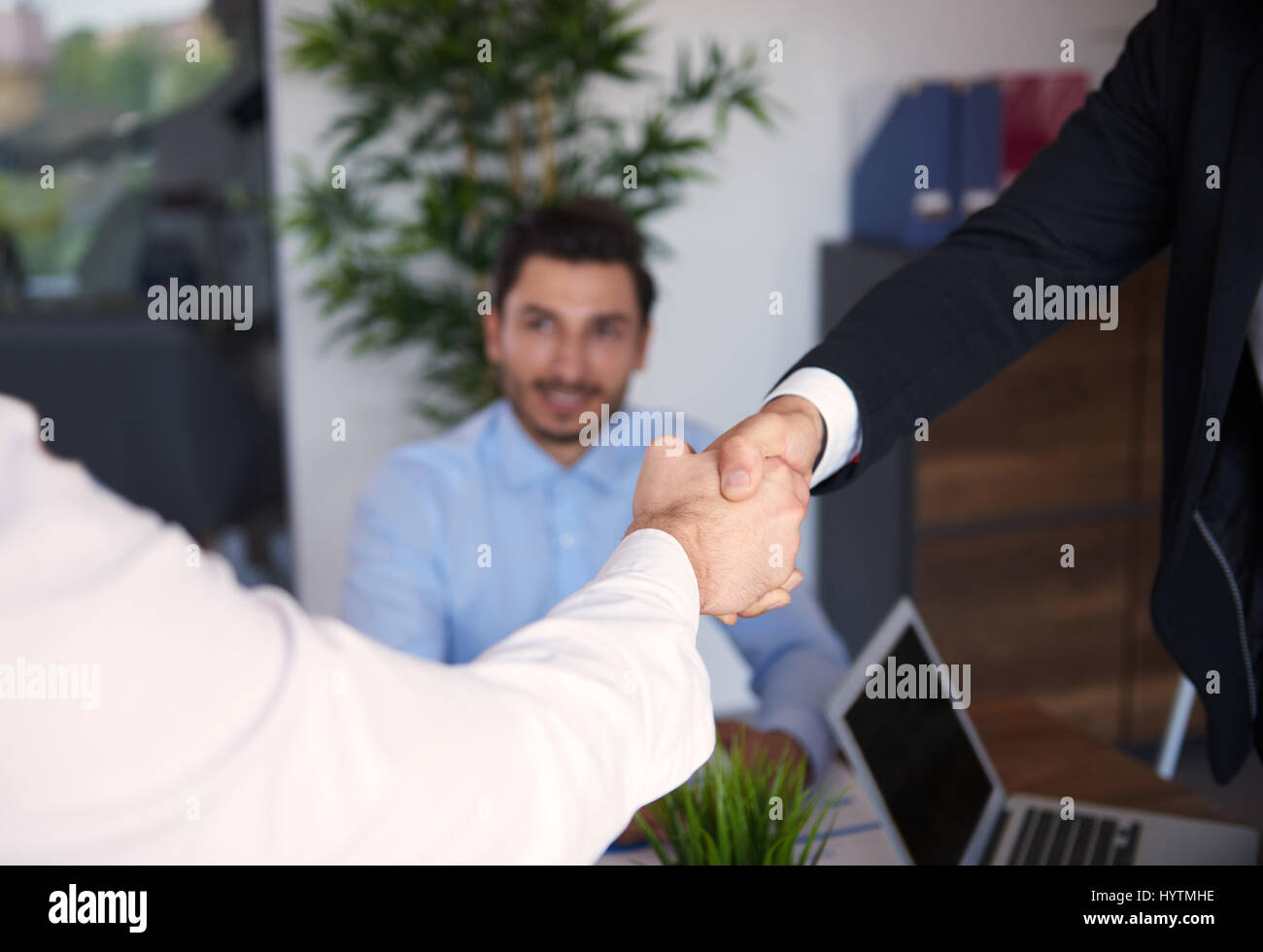 Deal signed hi-res stock photography and images - Alamy