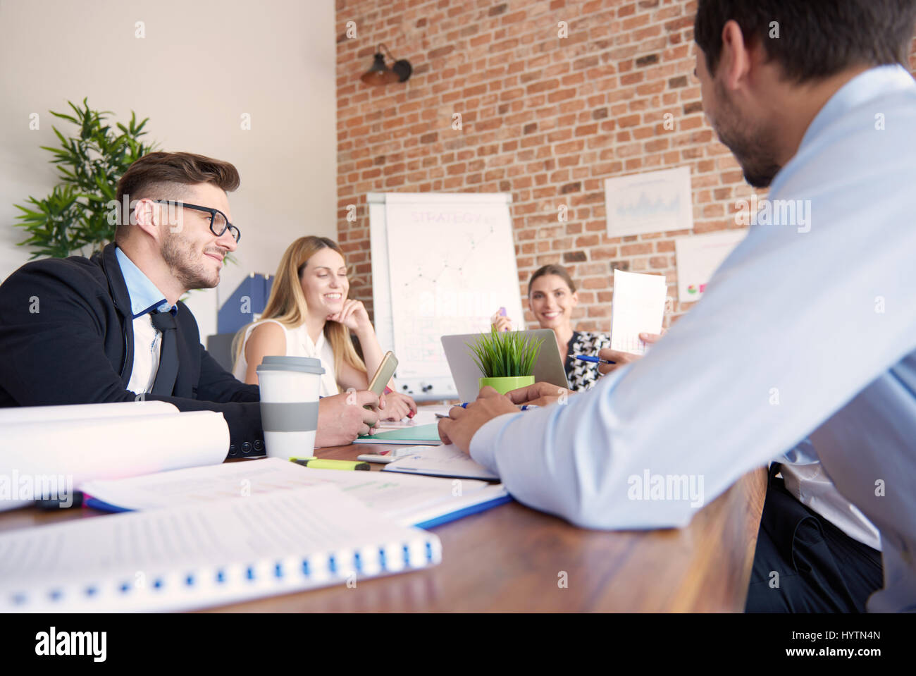 Gesturing people hi-res stock photography and images - Alamy