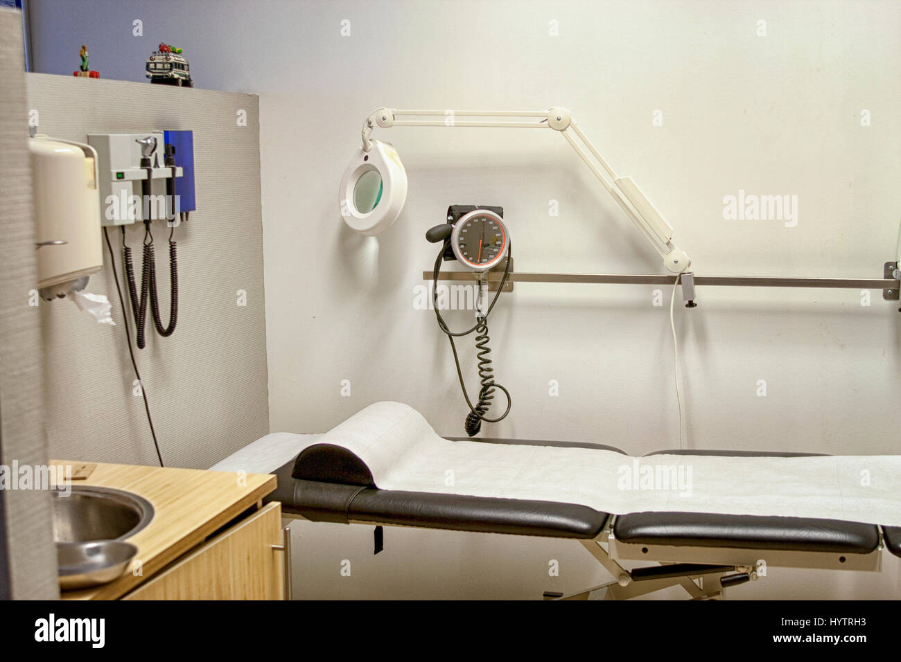 Doctor exam room sphygmomanometer hi-res stock photography and images ...