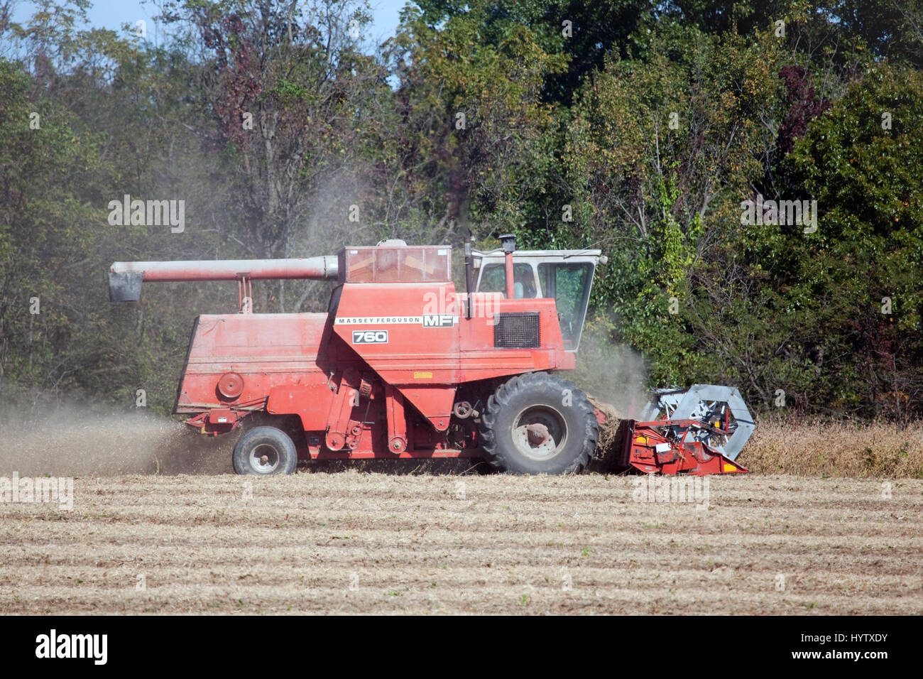 Farmer in iowa soybean field hi-res stock photography and images - Alamy