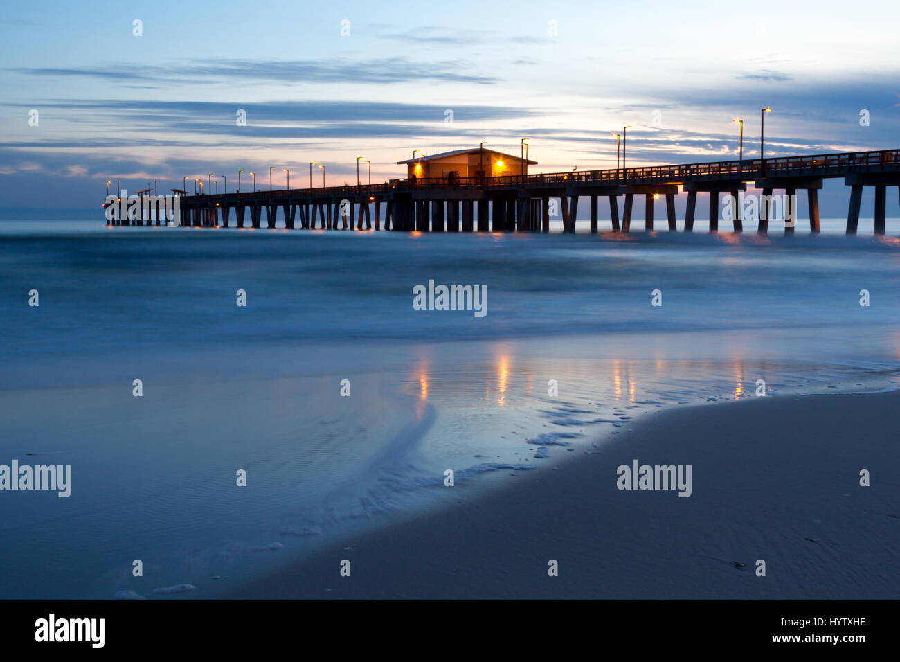 Beautiful seascape fishing pier sunset hi-res stock photography and ...