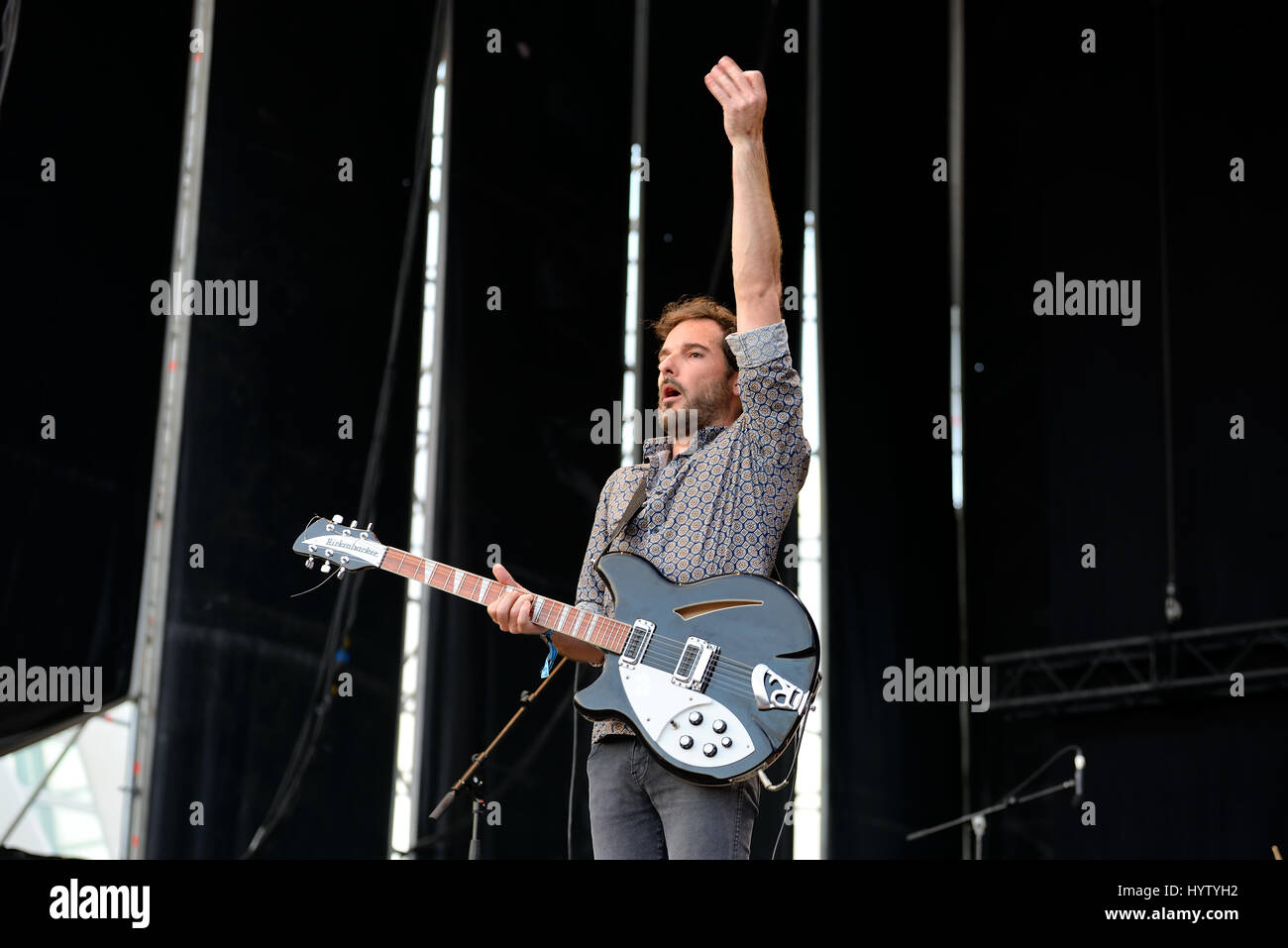 Full band on stage hi-res stock photography and images - Alamy