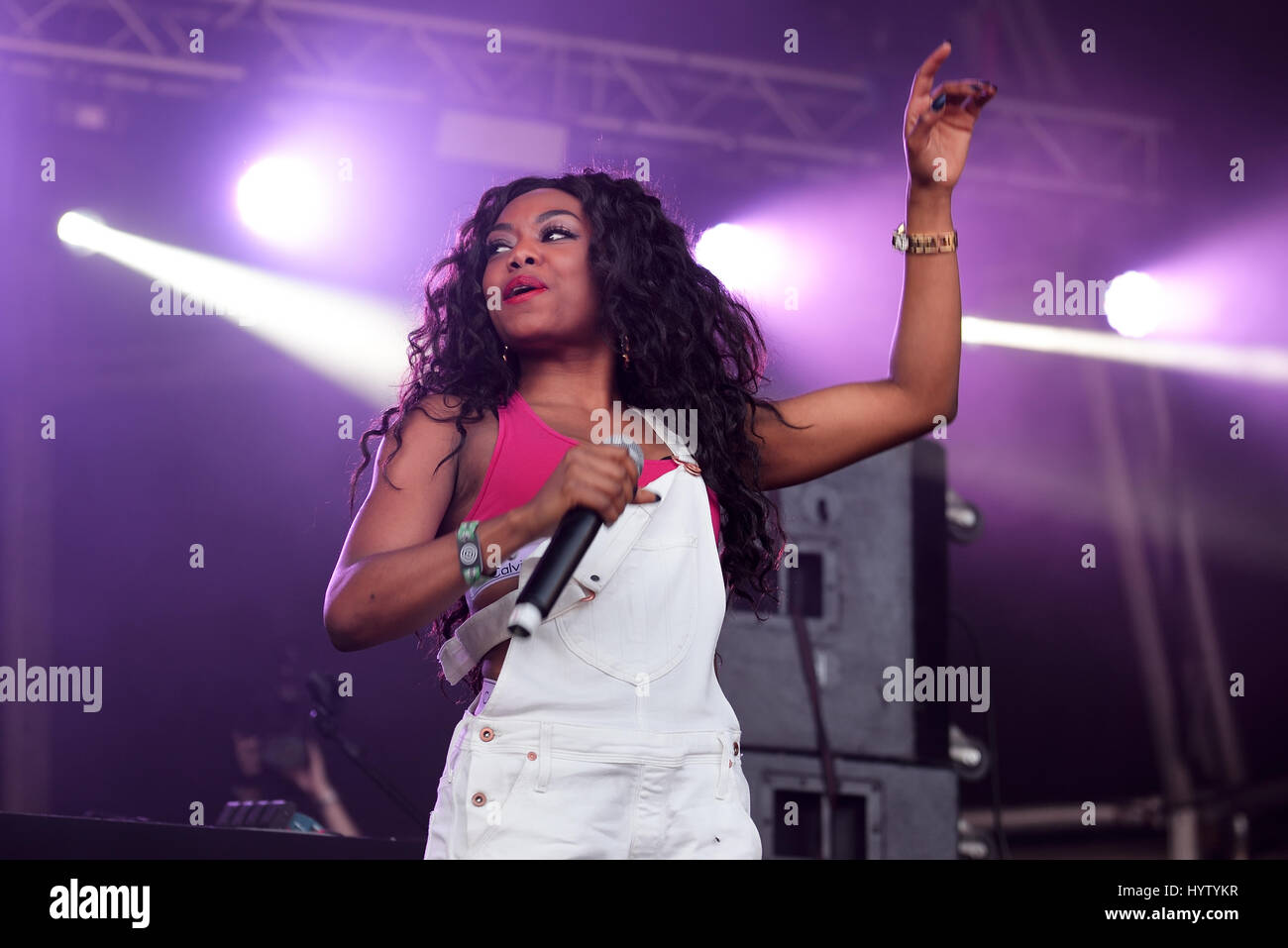 Female street rapper hi-res stock photography and images - Alamy
