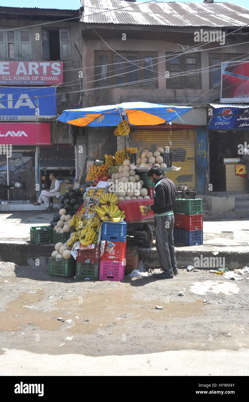 Srinagar street hi-res stock photography and images - Alamy