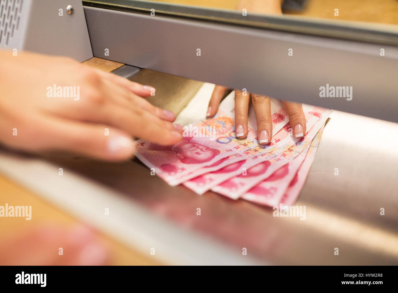 Money exchange cashier hi-res stock photography and images - Alamy