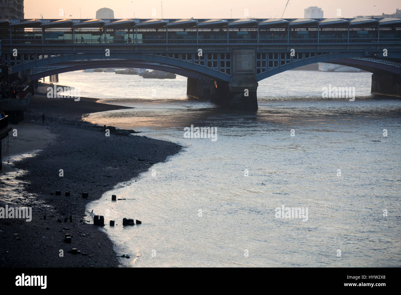 Putney pier hi-res stock photography and images - Alamy